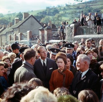 The Tragic Event That Once Made Queen Elizabeth Cry in Public | Marie ...