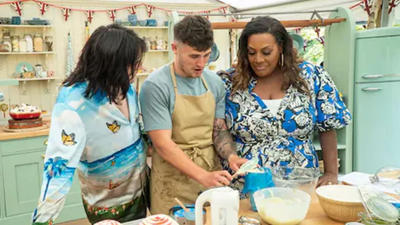 The 32 Best TV Shows About Food | Marie Claire