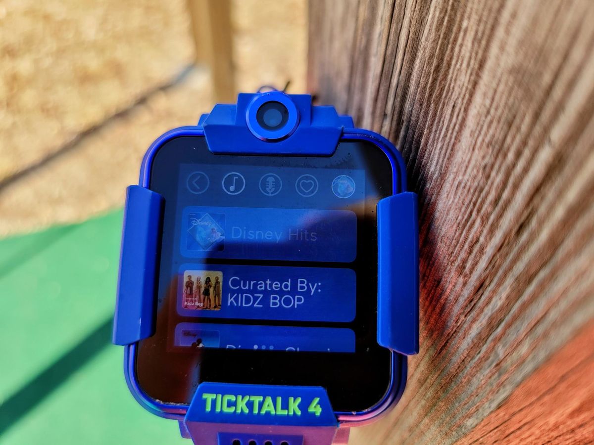 Pinwheel review: A kids smartphone platform that can grow with your ...