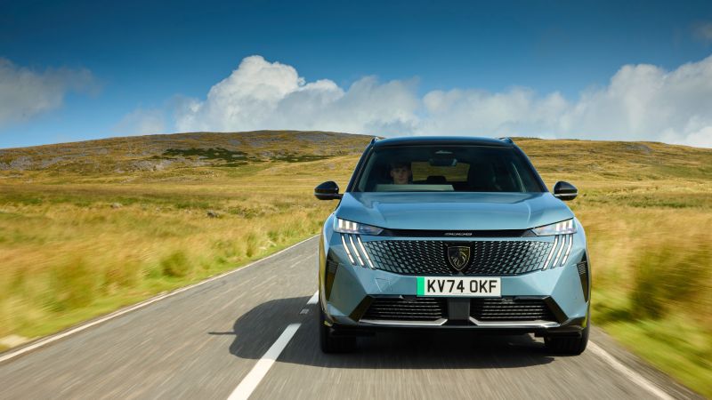 Performance icon R34 GT-R reborn as Japanese restomod | Wallpaper