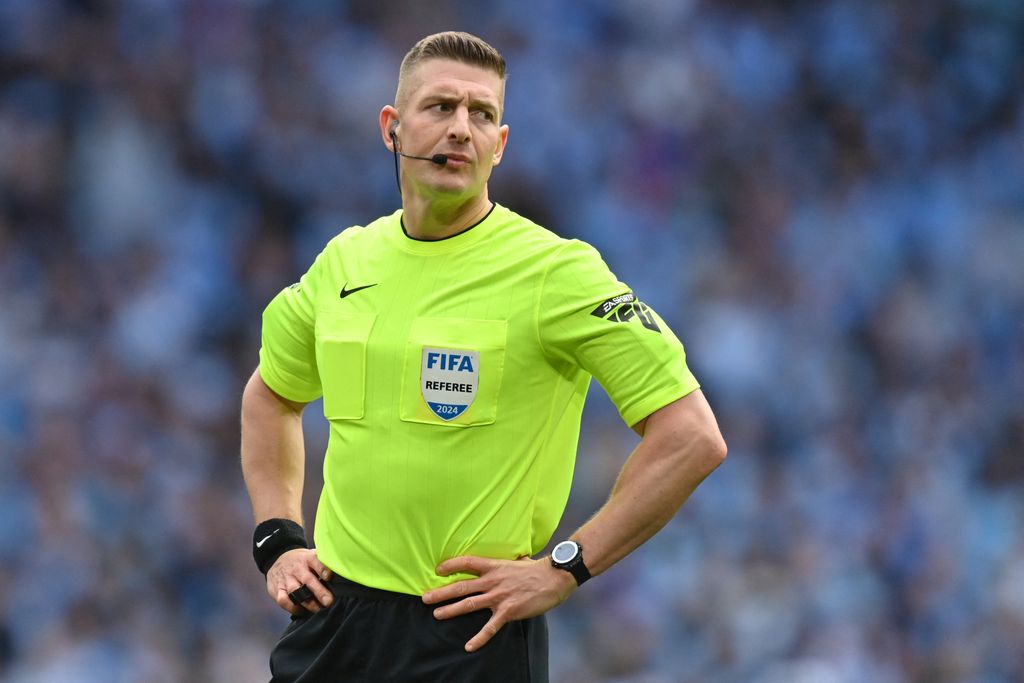 Premier League: Who is the referee and VAR for Manchester United vs ...