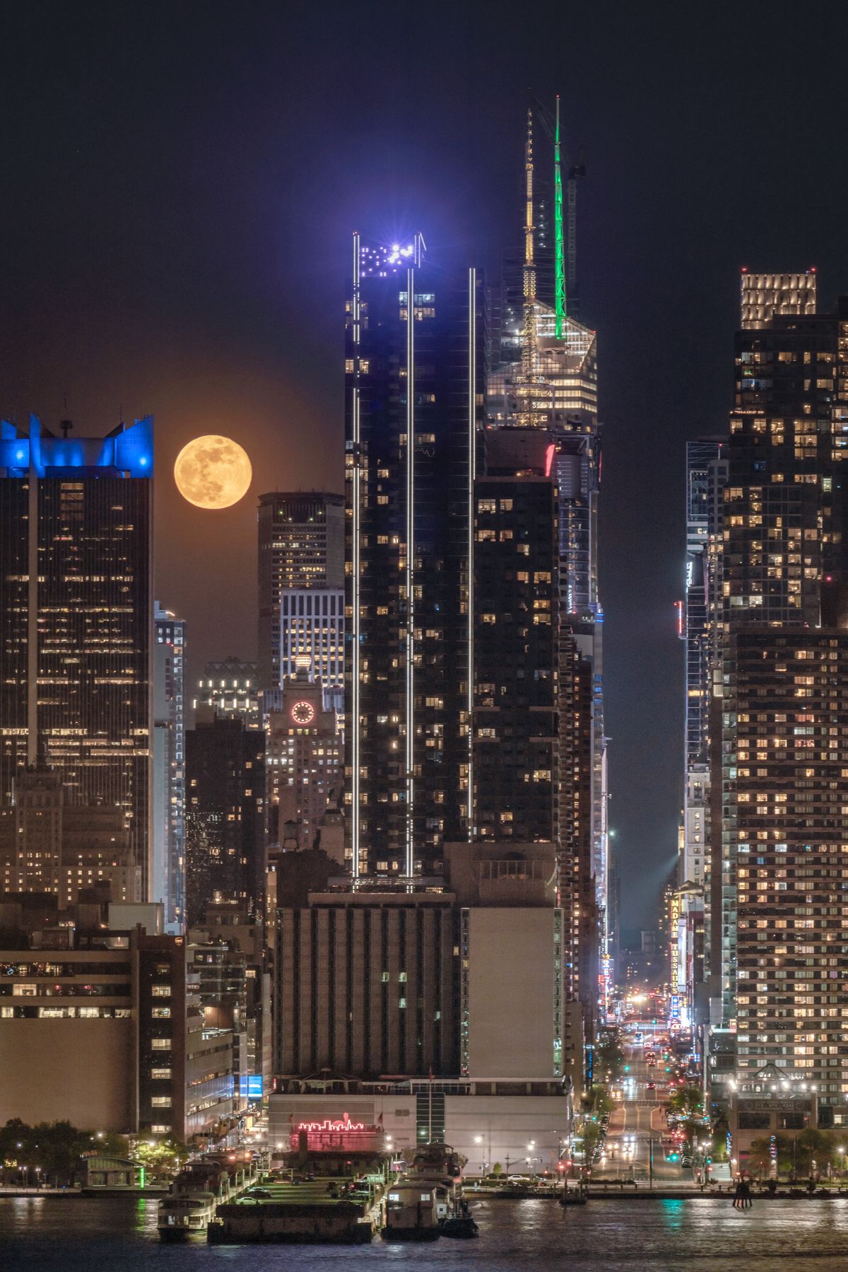 In photos: Skywatchers capture the dazzling 'Super Flower Moon' of May ...