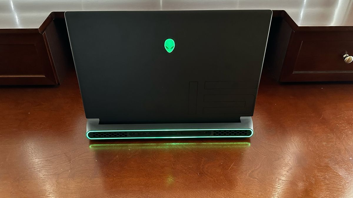 Alienware m15 R7 Review: Solid Gaming, Leading Endurance | Tom's Hardware