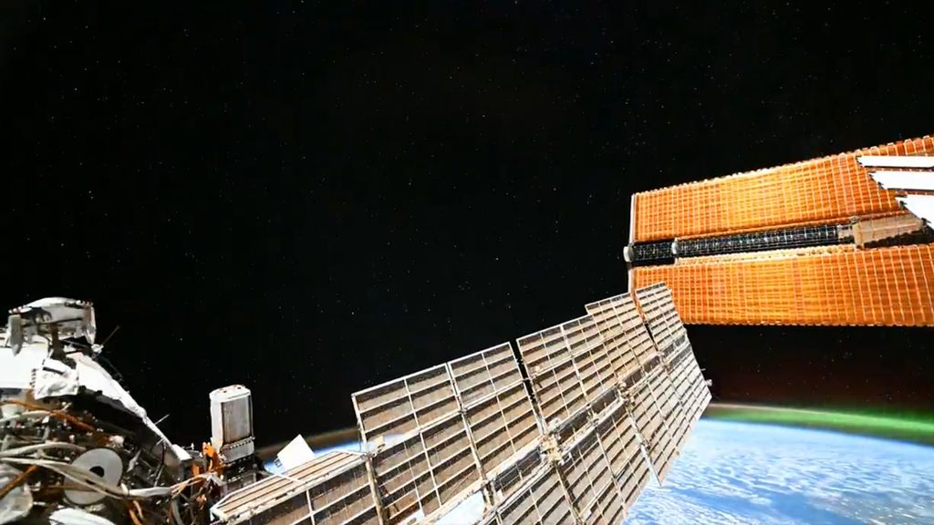 Astronaut on ISS captures spectacular orbital video of zodiacal light ...