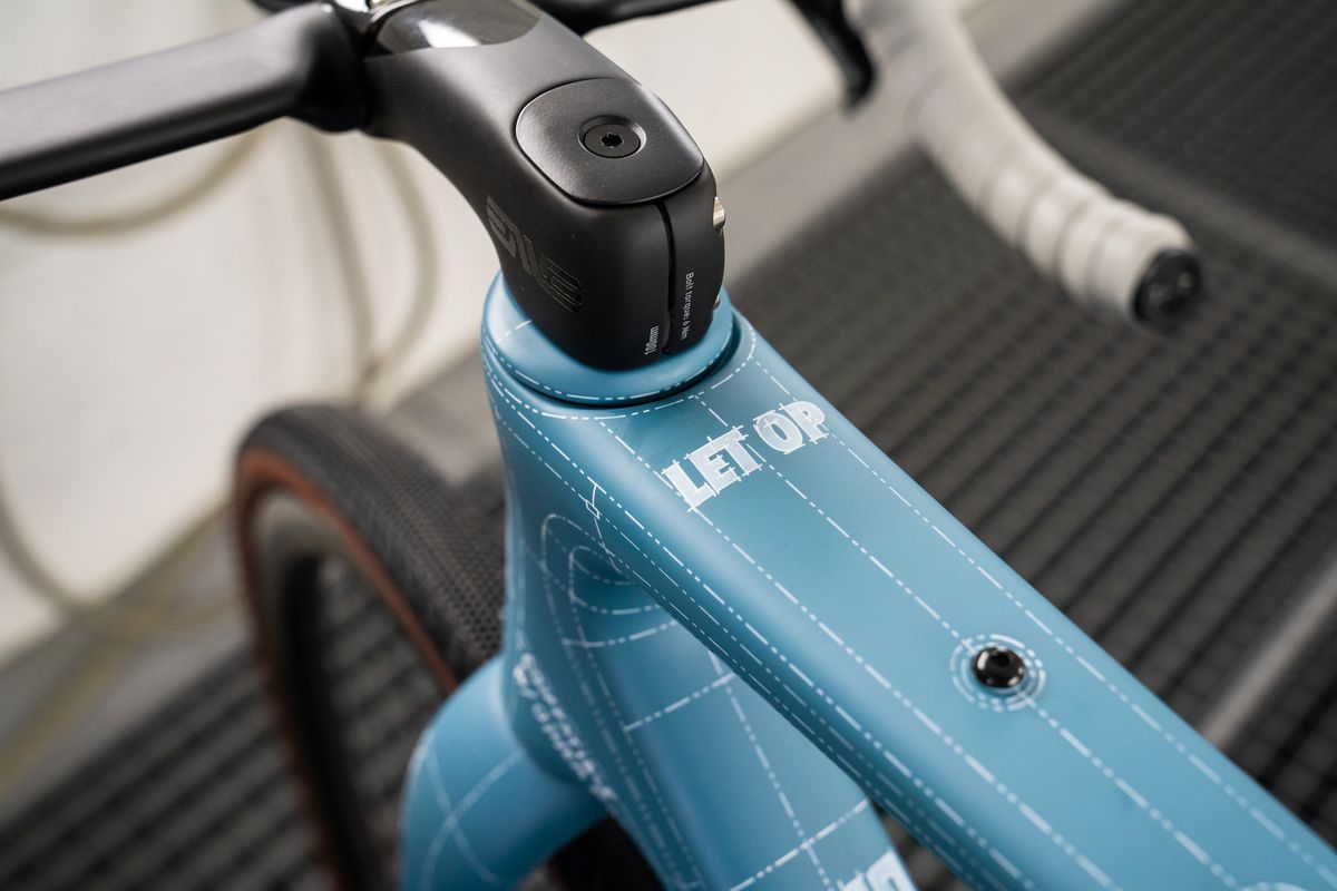 People, Mesmerizing and Papa: Alexey Vermeulen’s custom-painted Enve ...