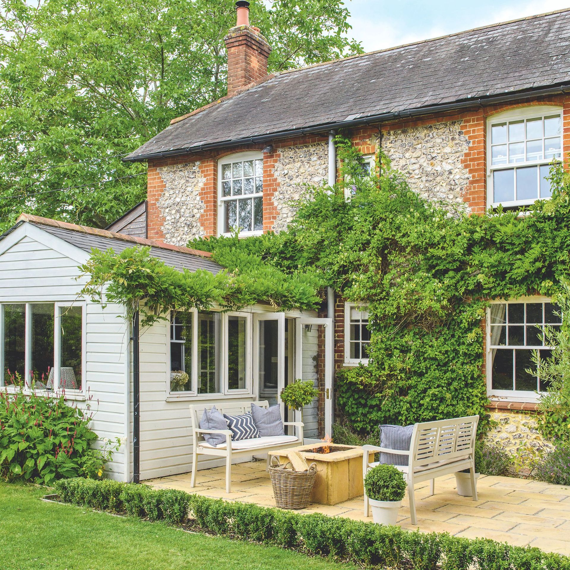 What kind of damp do I have? This is how to find out | Ideal Home