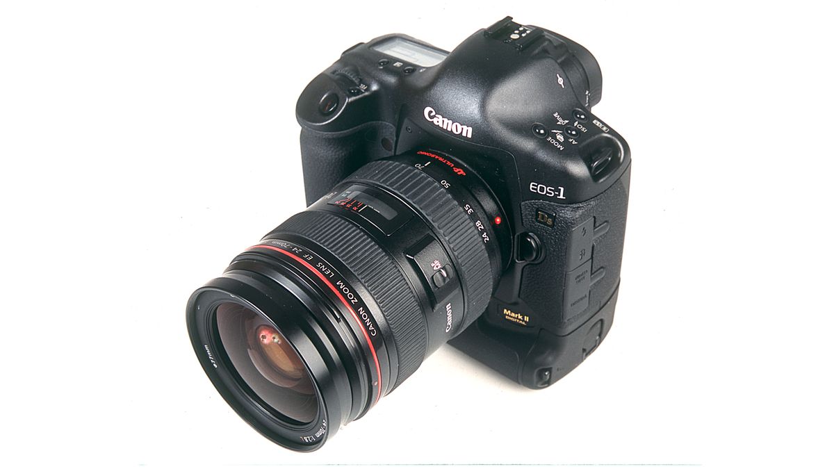 Two tribes go to war: 50 years of Canon/Nikon professional camera ...