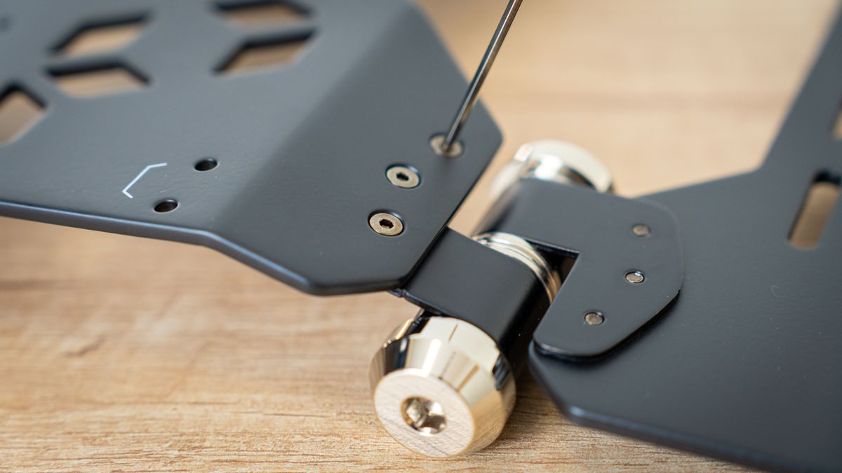 Cooler Master MasterFrame 700 Review: A Talented Showcase | Tom's Hardware