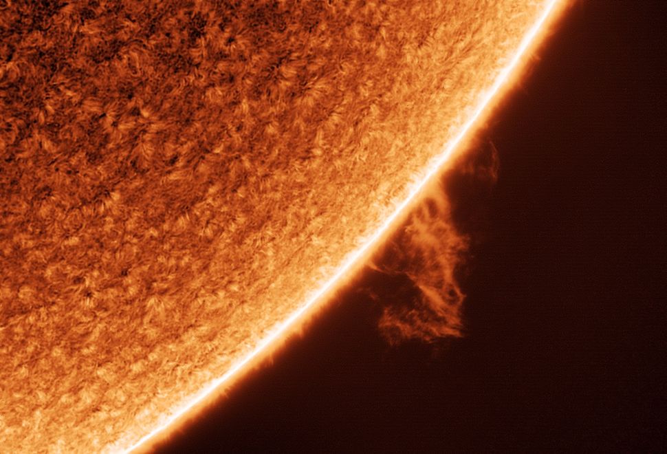 In Images: Rising 'Phoenix' Aurora and Starburst Galaxies Light Up the ...