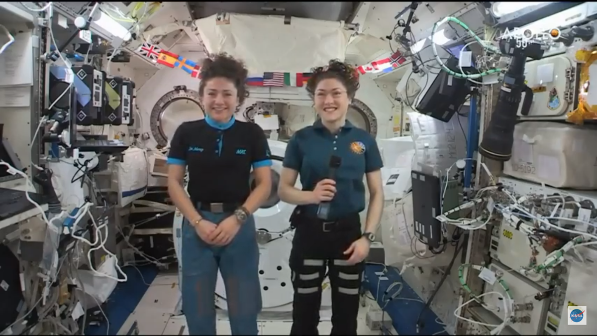 Kelly Clarkson Just Called 2 NASA Astronauts in Space. Here's What They ...