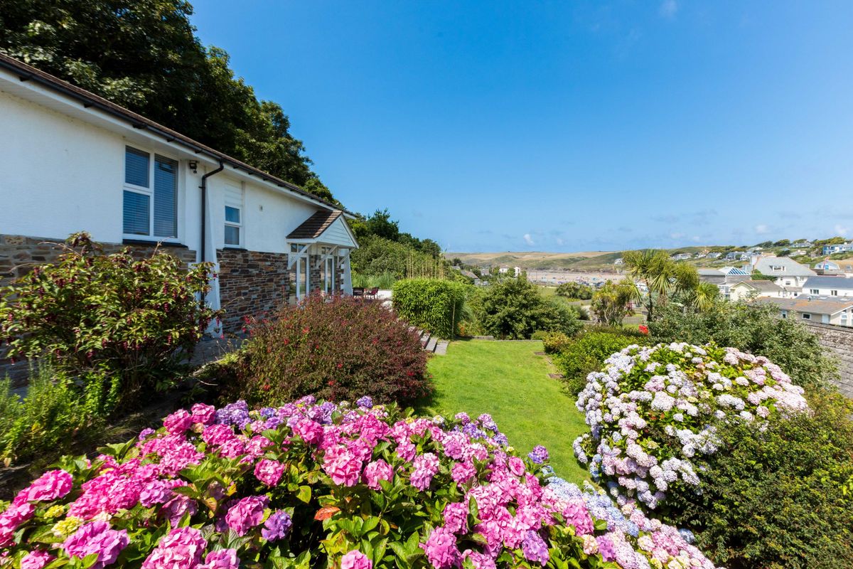A surfer's ideal home? The Cornwall seaside haven just yards from the ...