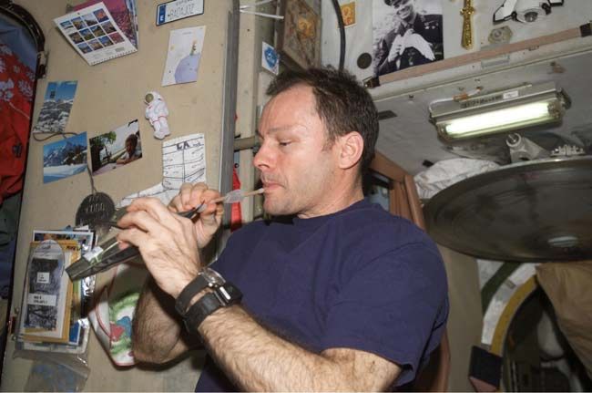 Space Station Commander Sets U.S. Spaceflight Record | Space