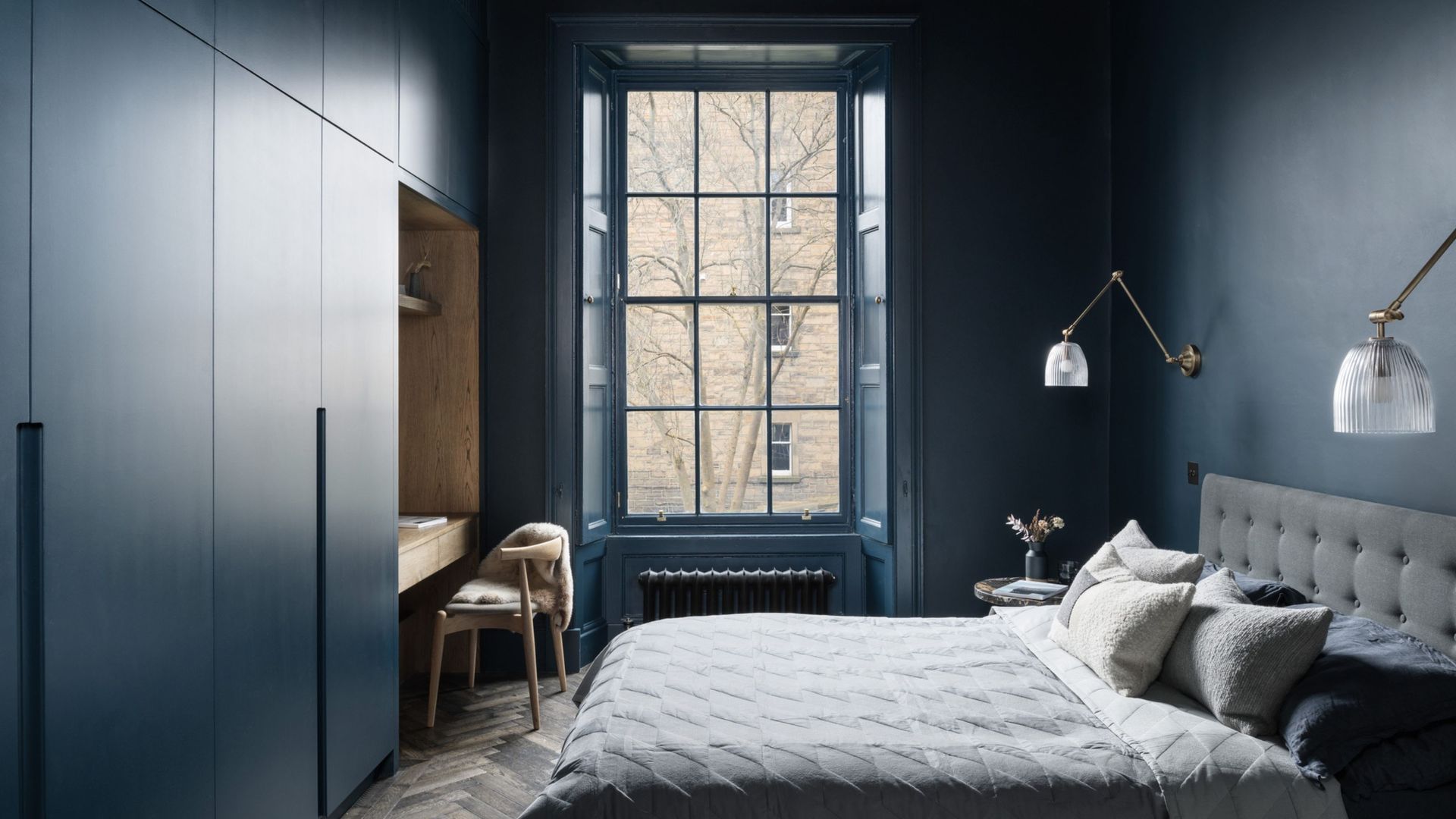 6 Dark Paint Colors That Designers Use to Bring Glamour | Livingetc