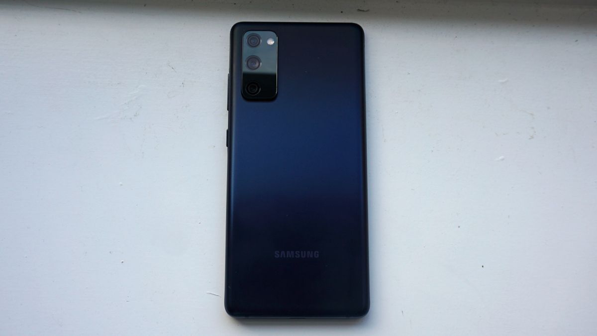 Samsung Galaxy S20 FE review: an old but still tempting Android mid ...