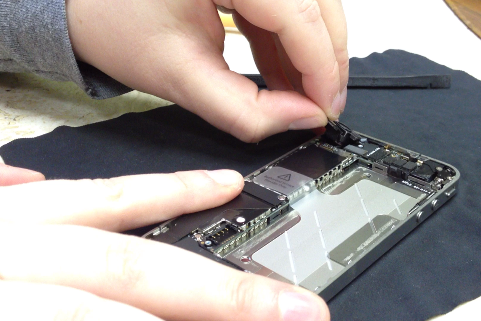 How to replace the Home button on your iPhone 4 (GSM only) | iMore