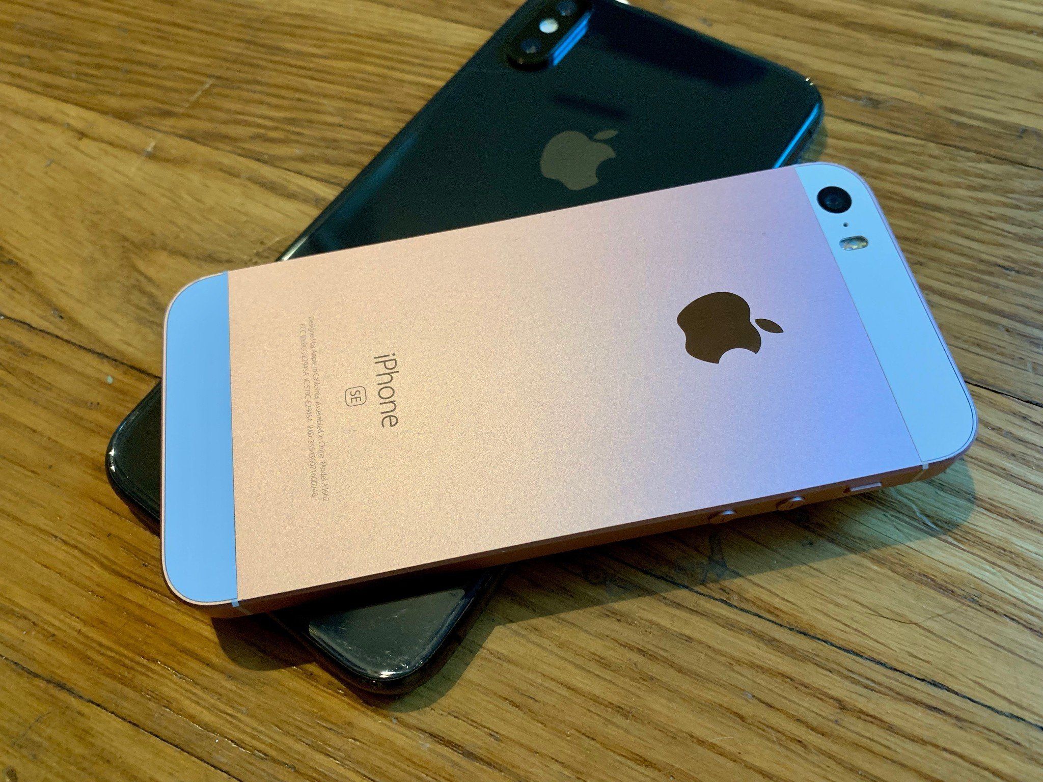 Video shows how easily swollen iPhone batteries can explode during ...