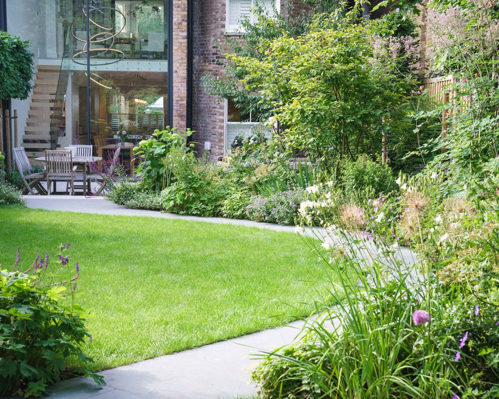 Naturalistic planting design: plants to use and design ideas | Homes ...