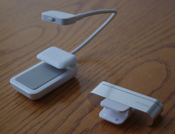 Kindle Light Face Off: Belkin eBook Light vs. Octovo Solis | Laptop Mag