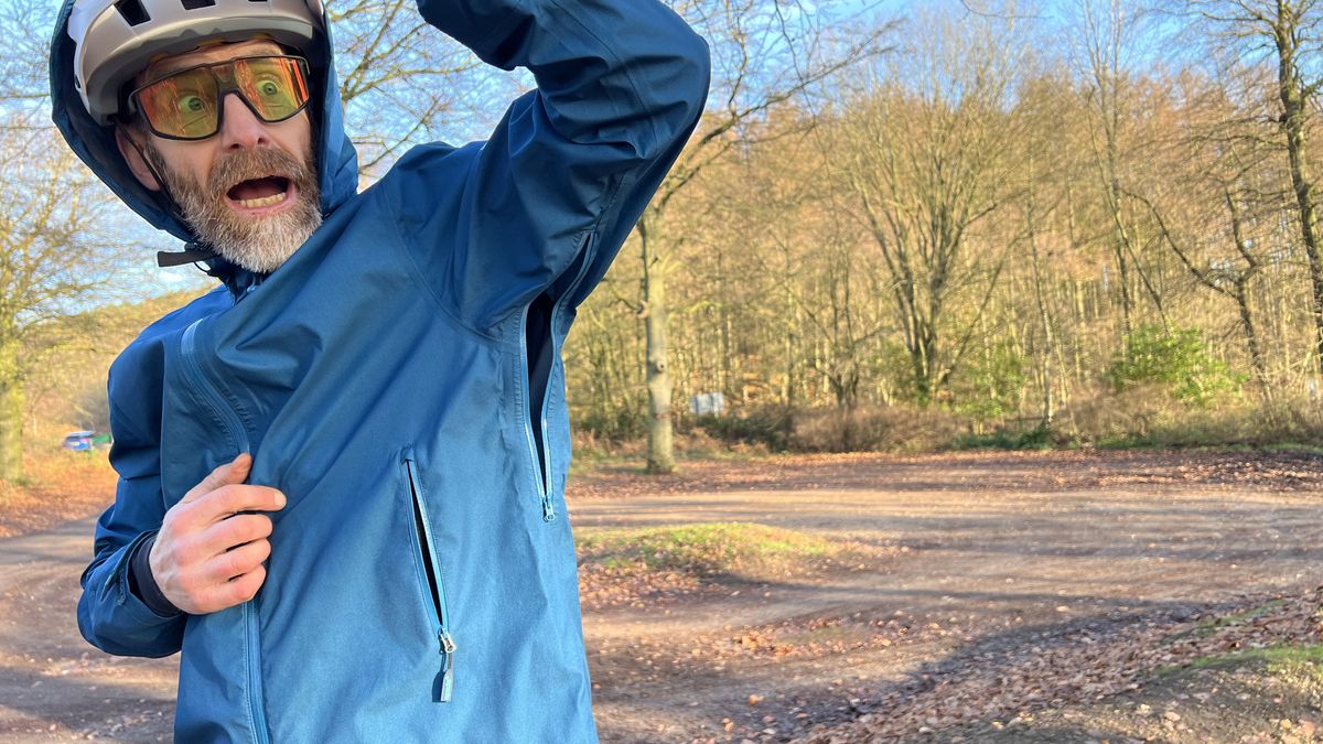 Spada Enduro jacket review –full feature weather protection | Bike Perfect