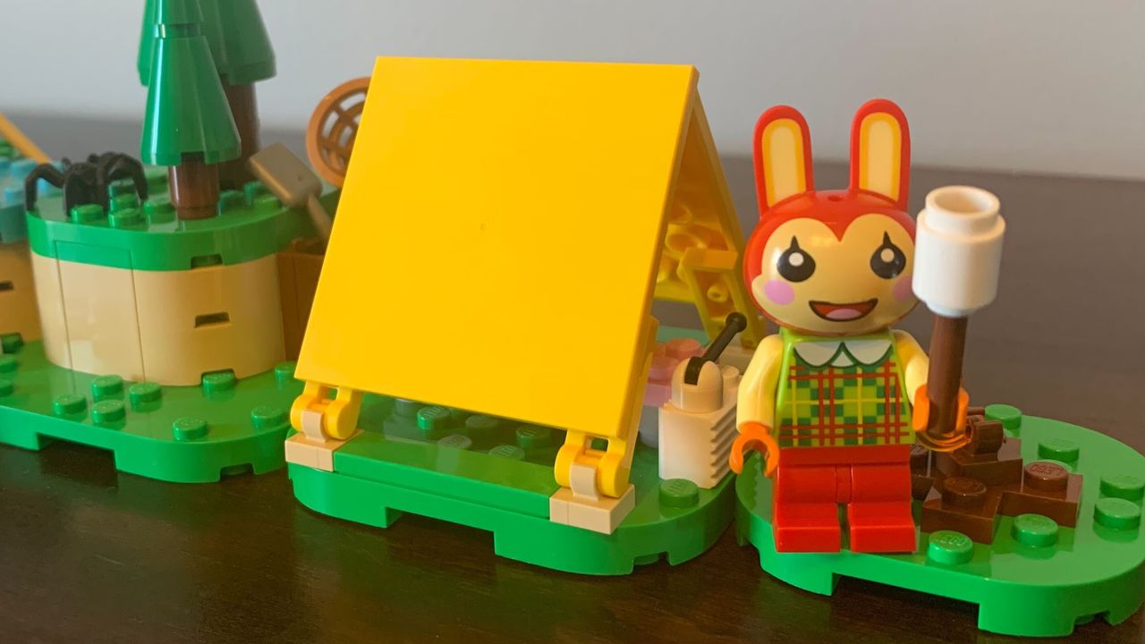 Aldi’s Blocks in Bloom are more than half the price of LEGO flowers ...