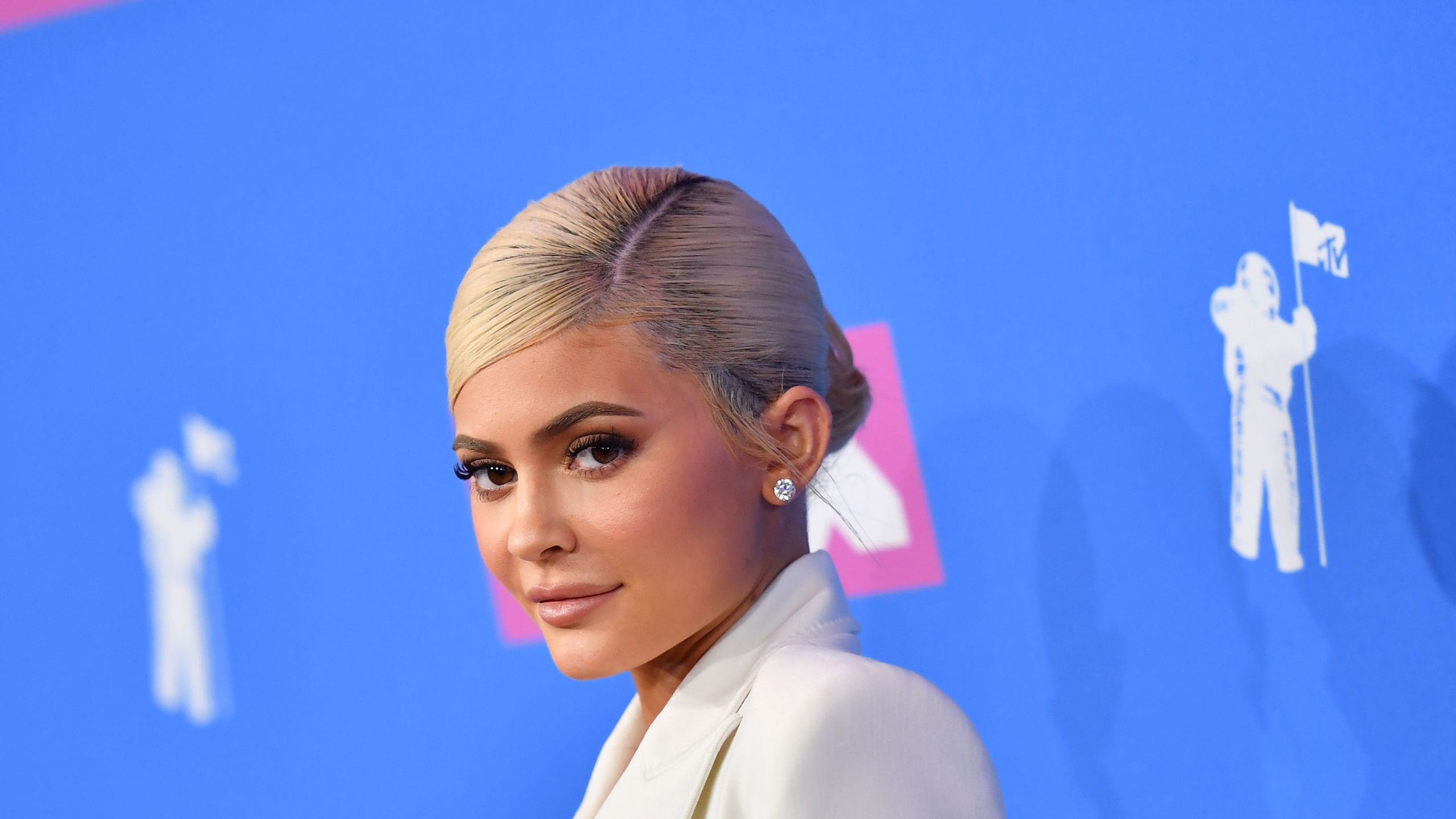 Kylie Jenner and Travis Scott Reveal Their Baby Daughter Stormi Webster ...