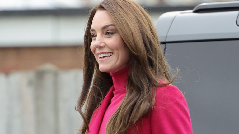 Kate Middleton channels her inner 70s goddess in powerful flares ...