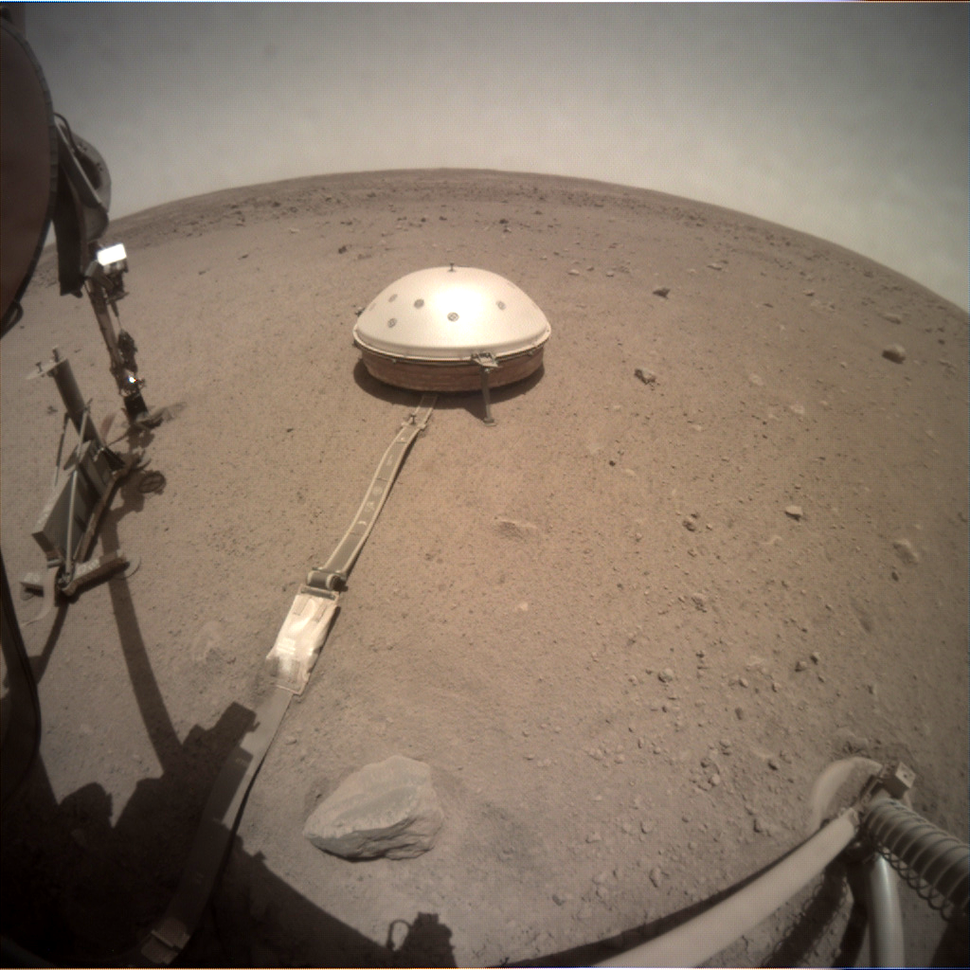 Mars lander InSight picks up tiny ground tilt caused by Phobos moon ...