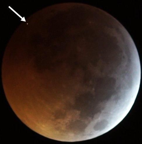 During the Last Lunar Eclipse, a Meteor Smacked the Moon in the Face at ...