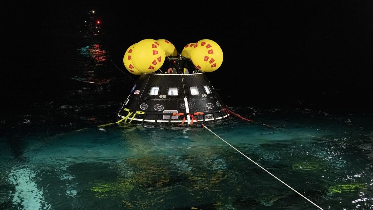 Get to the choppa! Artemis 2 moon astronauts practice splashdown with U ...