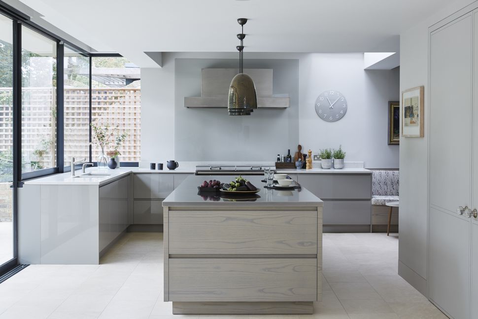 Handleless Kitchens: Pros, Cons and Tips from the Experts | Homebuilding