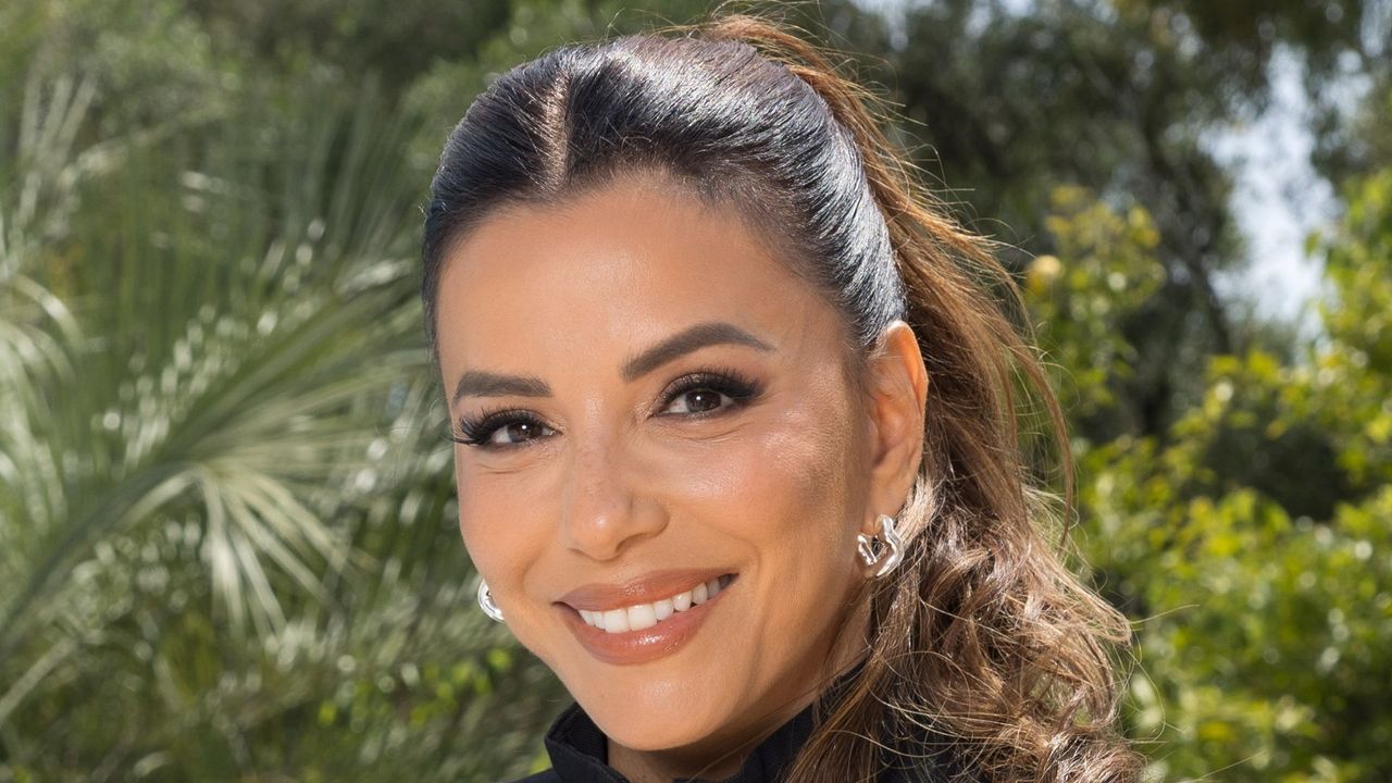 Eva Longoria's Cannes airport look is the perfect travel outfit formula ...