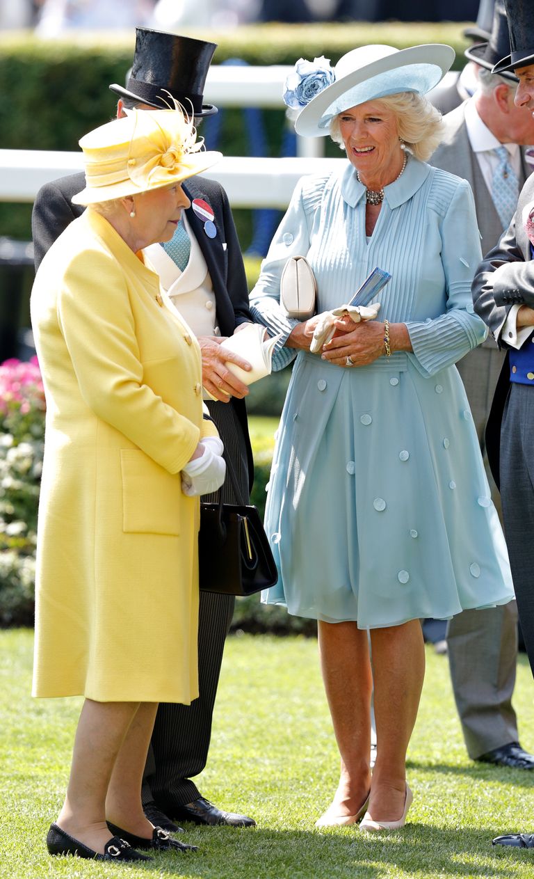 There Was an “Unspoken Deal Behind the Scenes” Between Queen Elizabeth ...