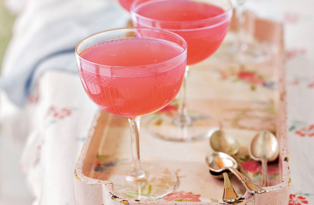 Pink sparkle jelly | Dessert Recipes | GoodtoKnow