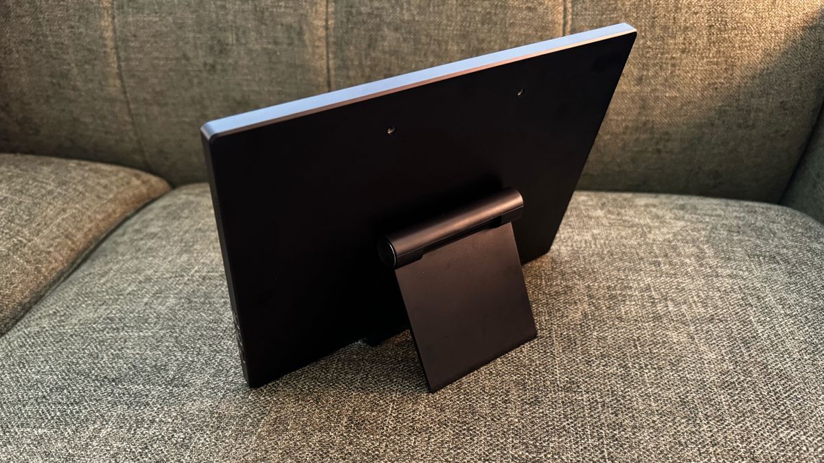 Eyoyo EM105 10.5-inch portable monitor review: Tiny in stature, big on ...