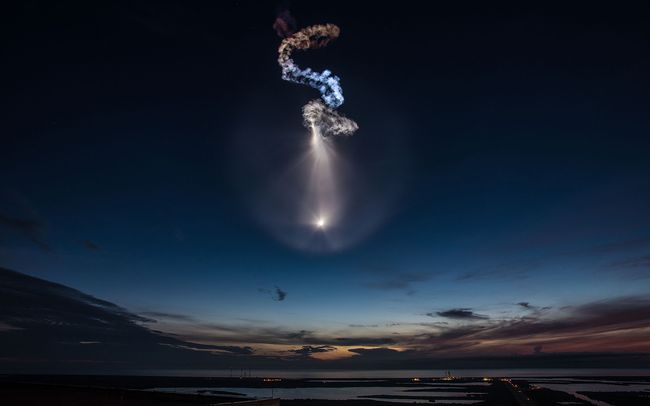 In Photos: SpaceX's Dazzling Dragon Launch to Space Station on CRS-15 ...