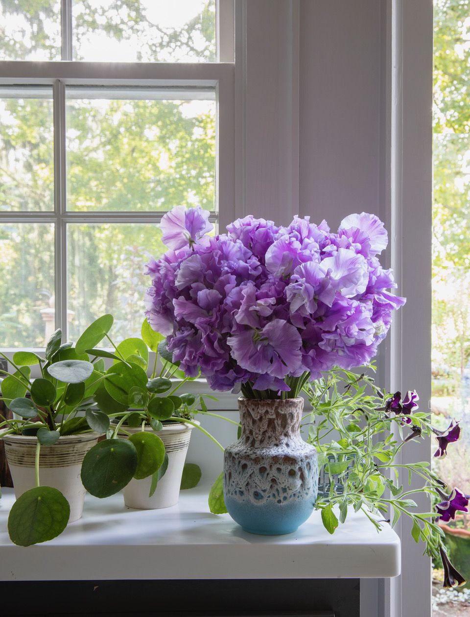 10 Ideas for Decorating with Flowers to Elevate Your Home | Livingetc