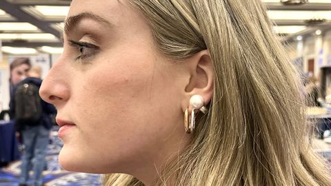 I used these new smart earrings to listen to music — they totally ...