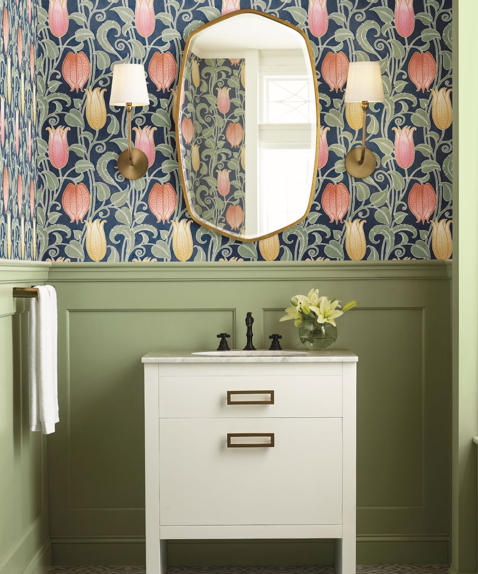 Can you use wallpaper in a bathroom? Find out what the experts say | Homebuilding