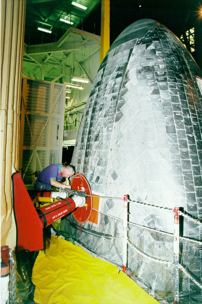 Space History Photo: Discovery External Tank Connection Check | Space