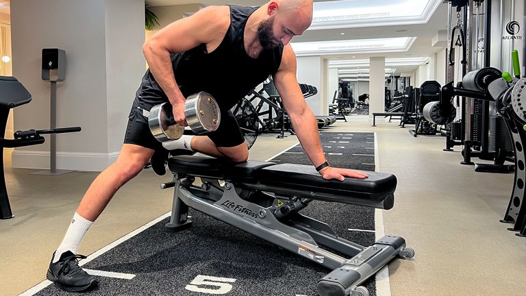 How to do a dumbbell row properly | Fit&Well