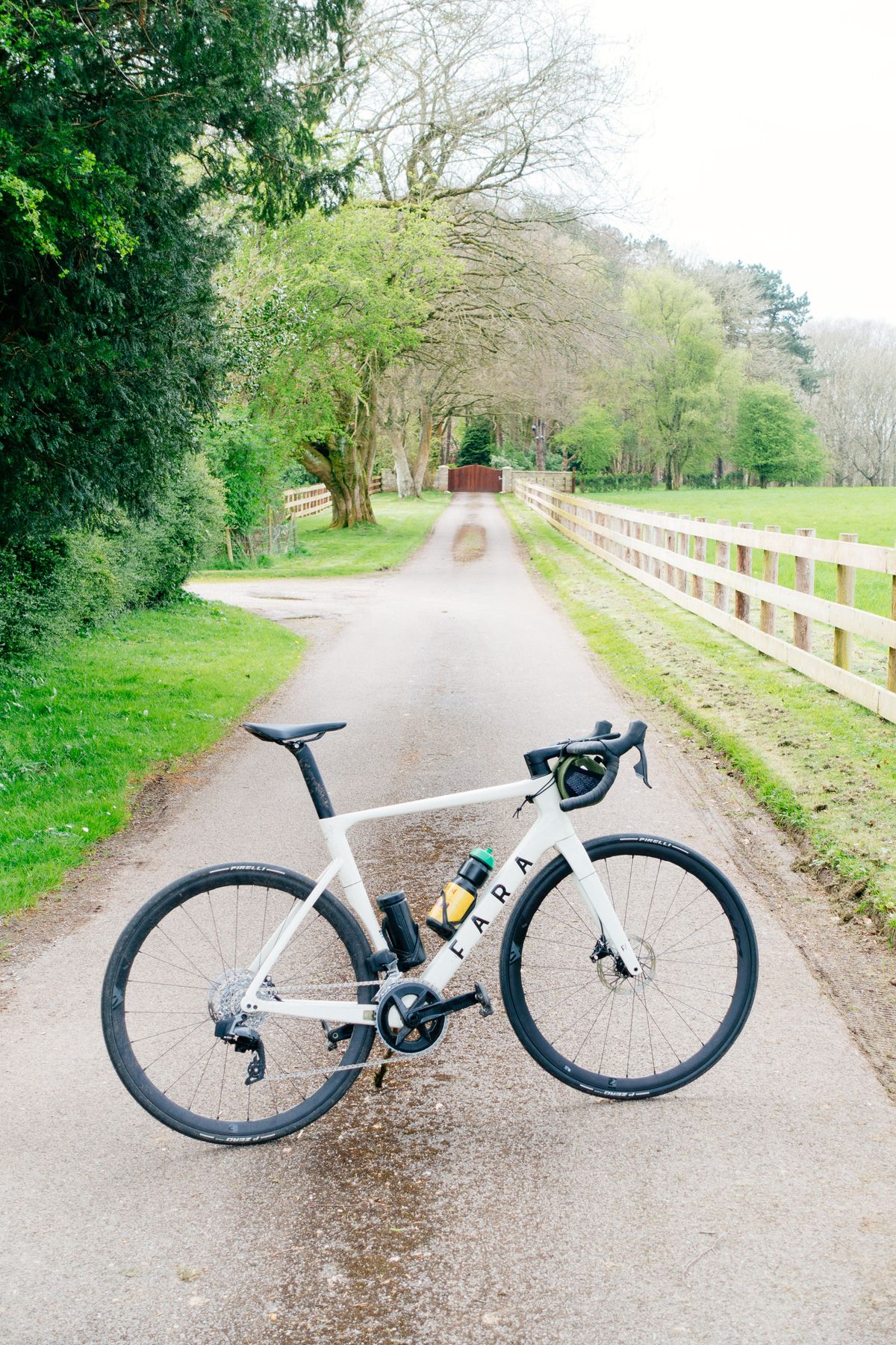 Fara F/Road review: A good looking mile-muncher that needs better ...