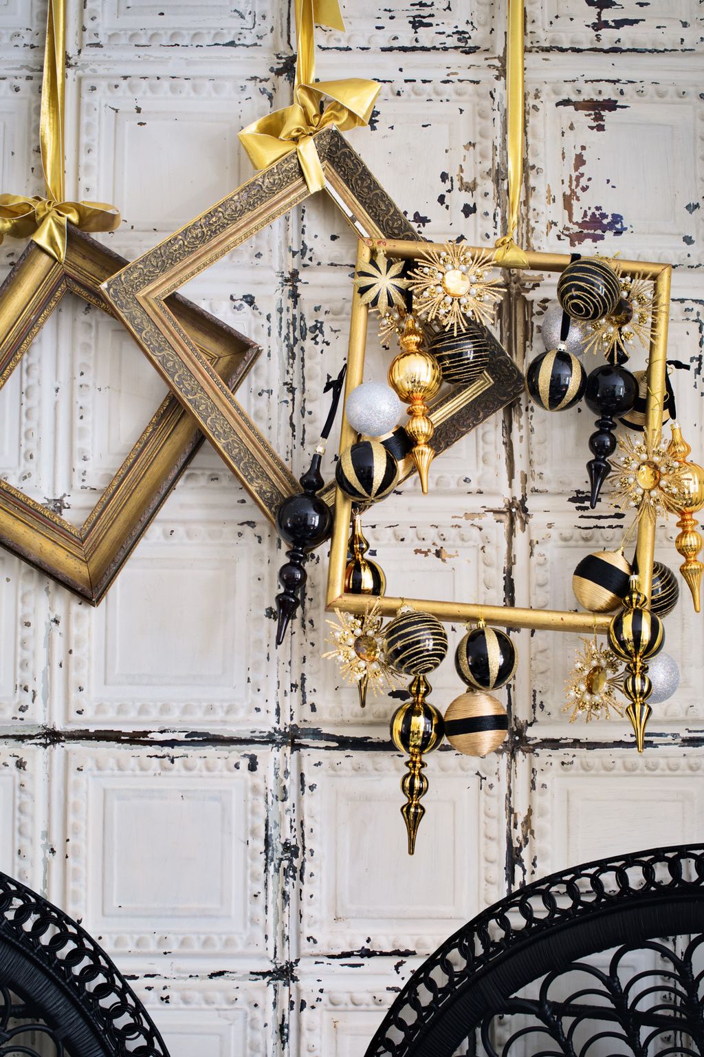 Decorating With Baubles: Creative And Stylish Christmas Decorating Ideas