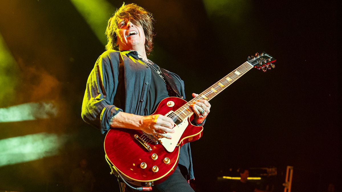 Dean DeLeo on his fave STP songs, barging in on Allan Holdsworth ...