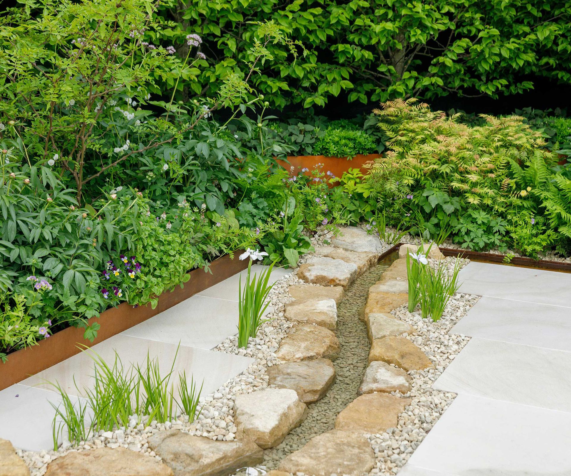 Metal garden edging ideas: 7 stylish designs | Homes and Gardens