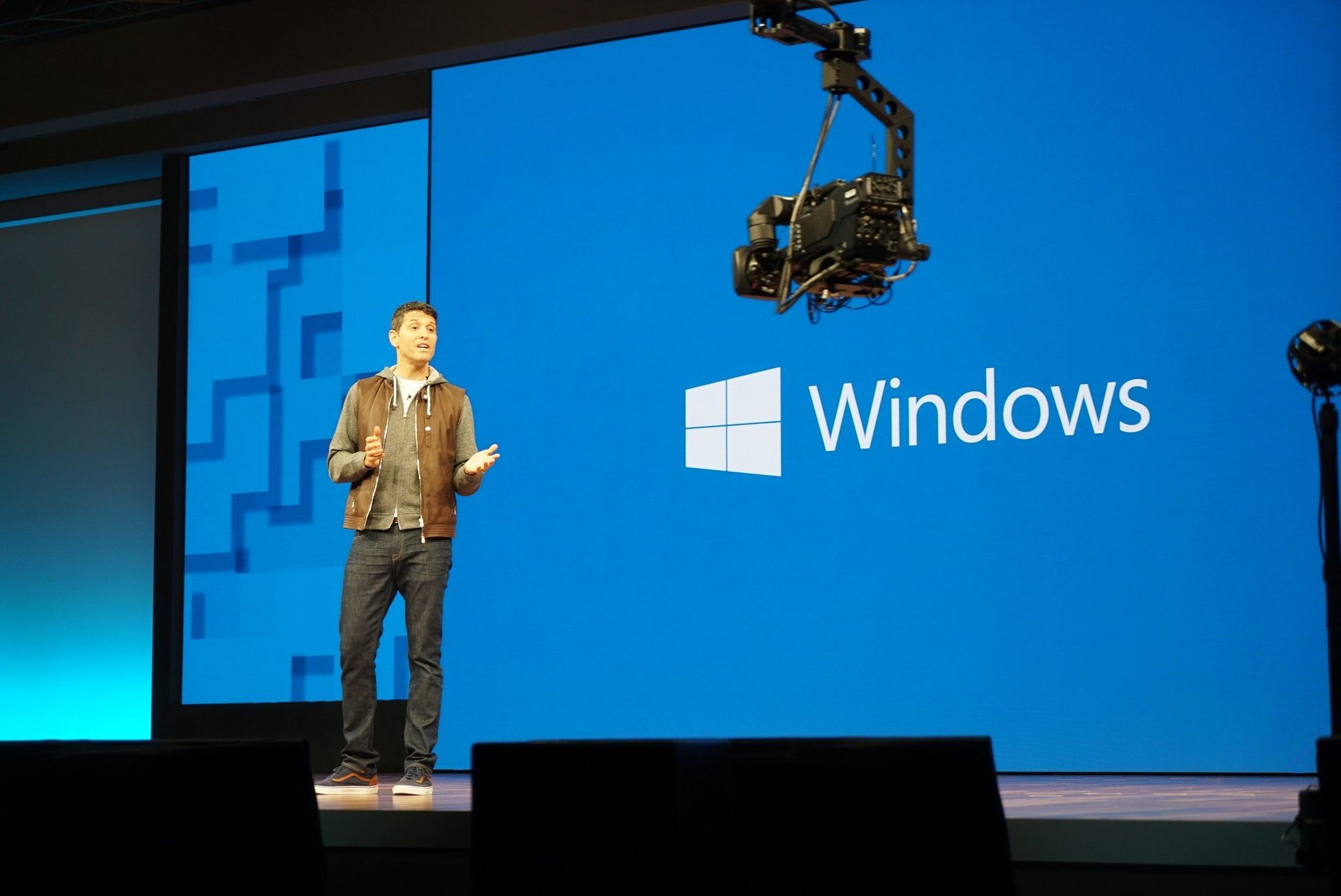 Microsoft reveals 'Always Connected PCs' from HP and ASUS with Windows ...