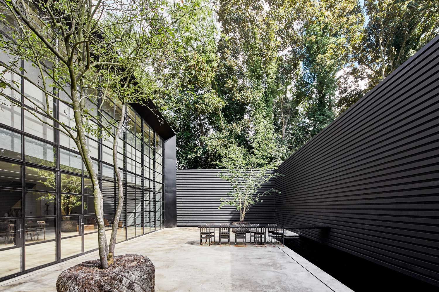 19 Courtyard garden ideas that maximise a small, paved outdoor space ...