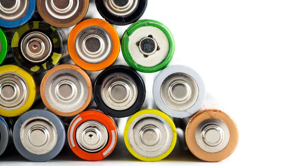 Doctors remove 50 AA and AAA batteries from woman's gut and stomach ...