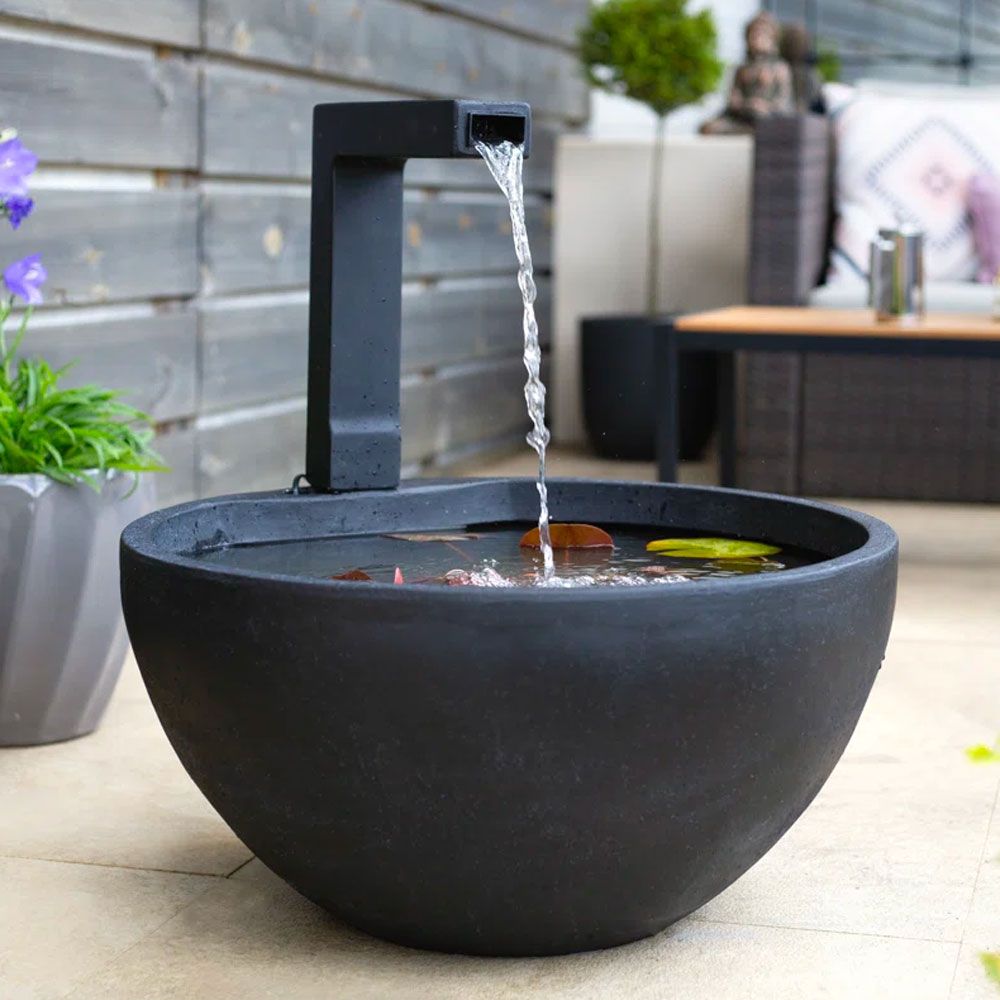 8 inspirational water feature ideas for every garden space | Homebuilding