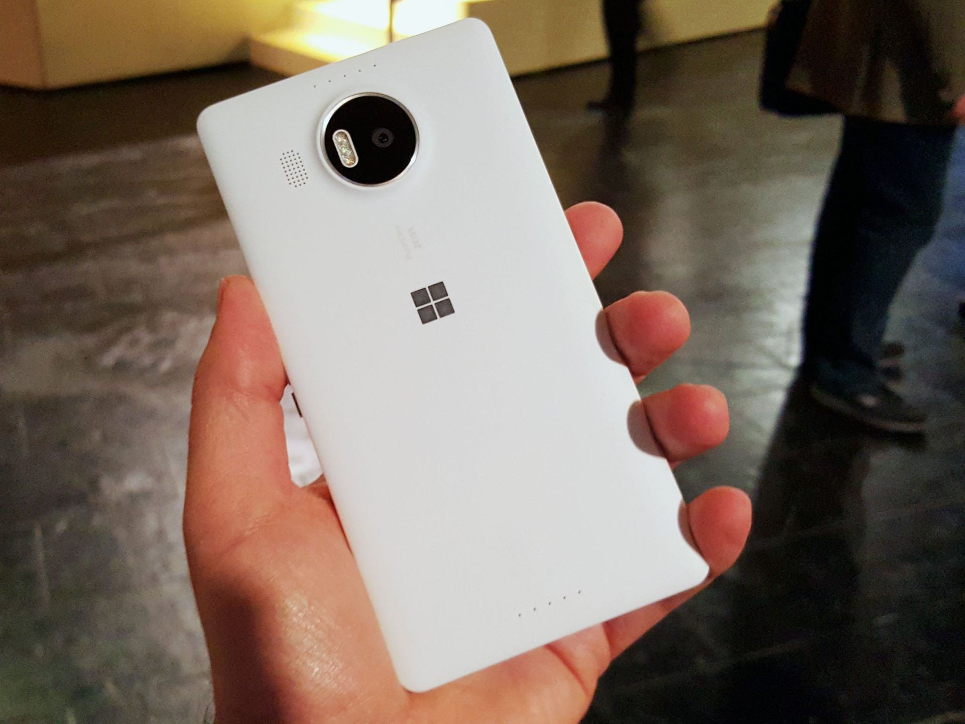 How does the new Microsoft Lumia 950XL compare to the Lumia 1520 ...