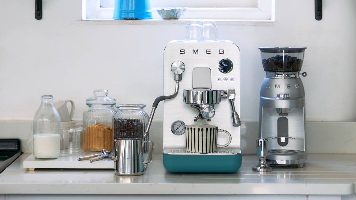 I tried Smeg’s new coffee machine that’s perfect for espresso experts ...